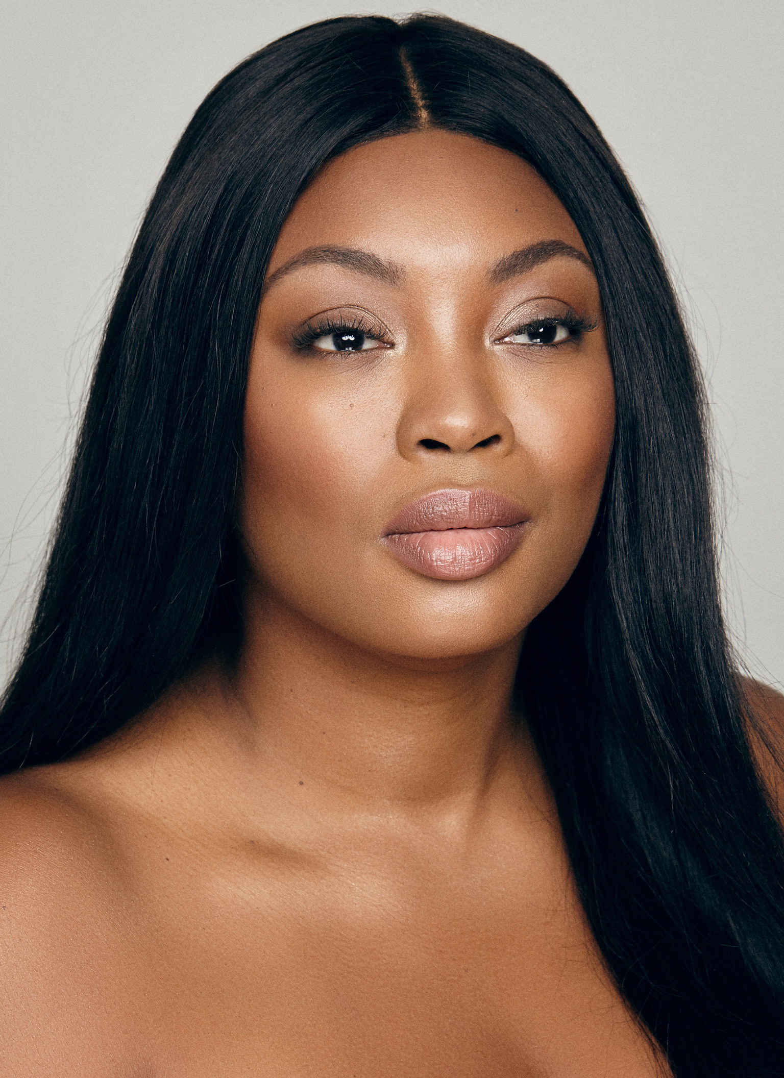 Liris Crosse–Glamour Goddess | Formidable Woman® Magazine